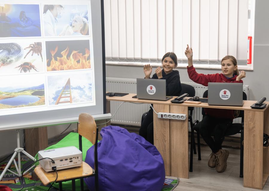 Ragazze e STEM: stereotipi e disparità di genere | Save the Children Ragazze e STEM: stereotipi e disparità di genere | Save the Children
