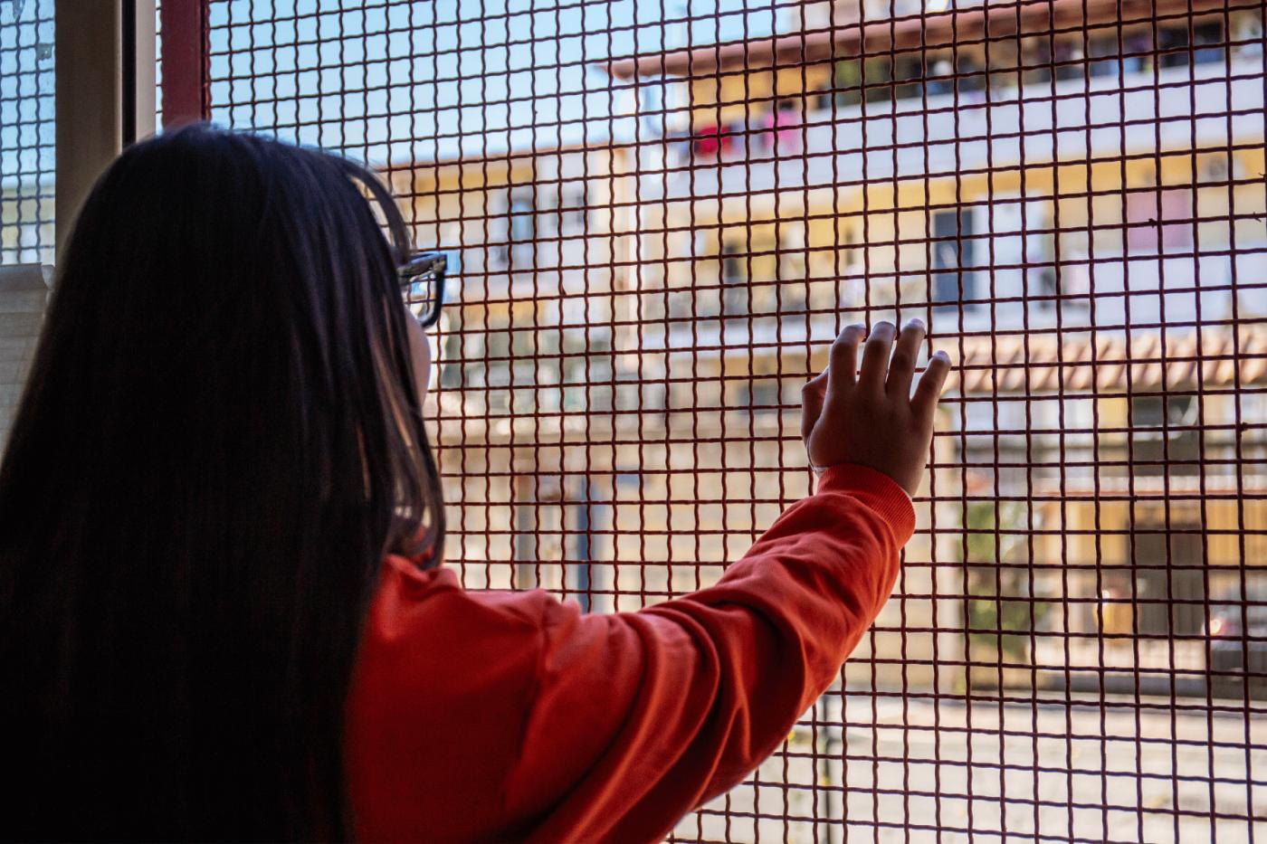 “Barriere invisibili”: la mappa della povertà educativa a Napoli | Save ...